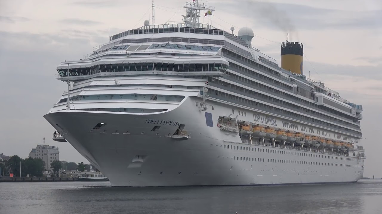 Four super trains focused - Dreams of many people,Giant Cruise Ship ...