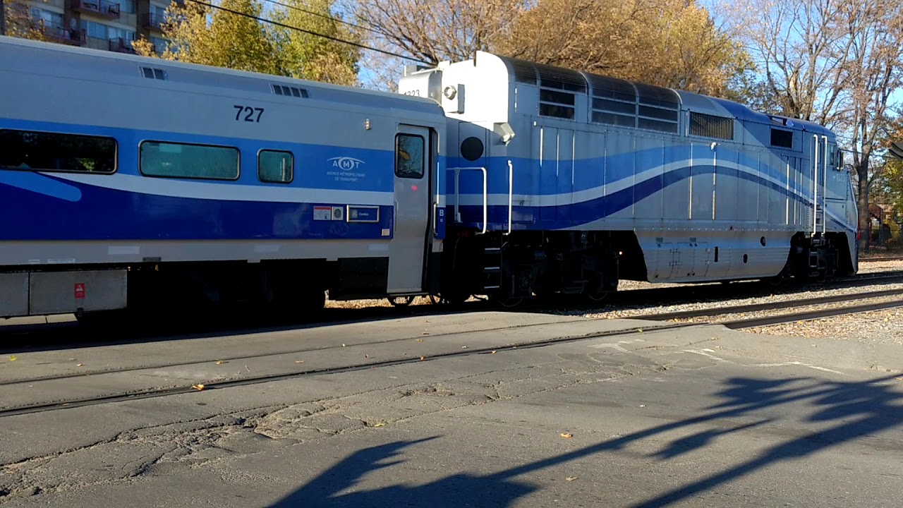 TRAINS AMT F59PHI and Comet 2 Commuter coaches at Montreal West - YouTube
