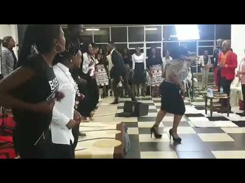 Taboka Nleya sings and dances. - YouTube