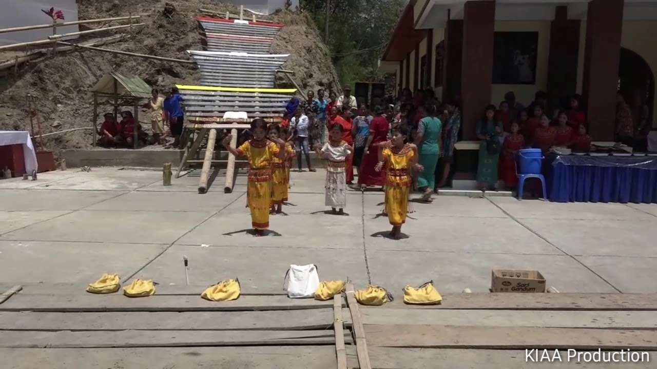 Persembahan Tarian - YouTube