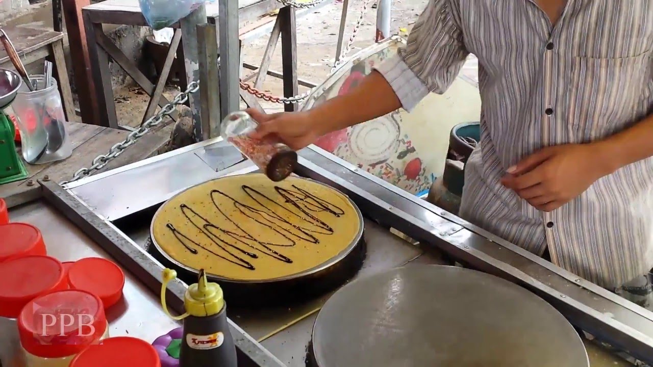 How crispy pancakes is made - Cambodian street food - YouTube