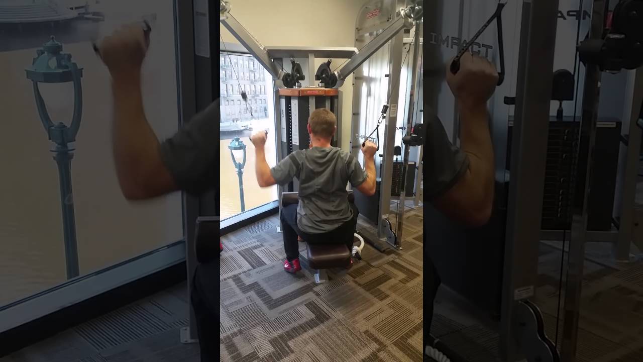 Alternating Lat Pulldowns - YouTube