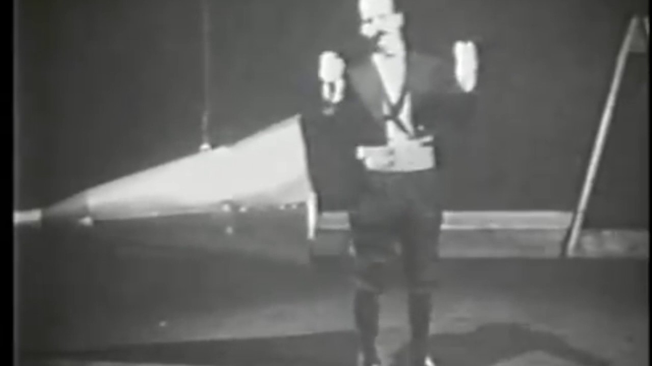 💨 LA LÉGENDE DU PÉTOMANE 🎩 - YouTube