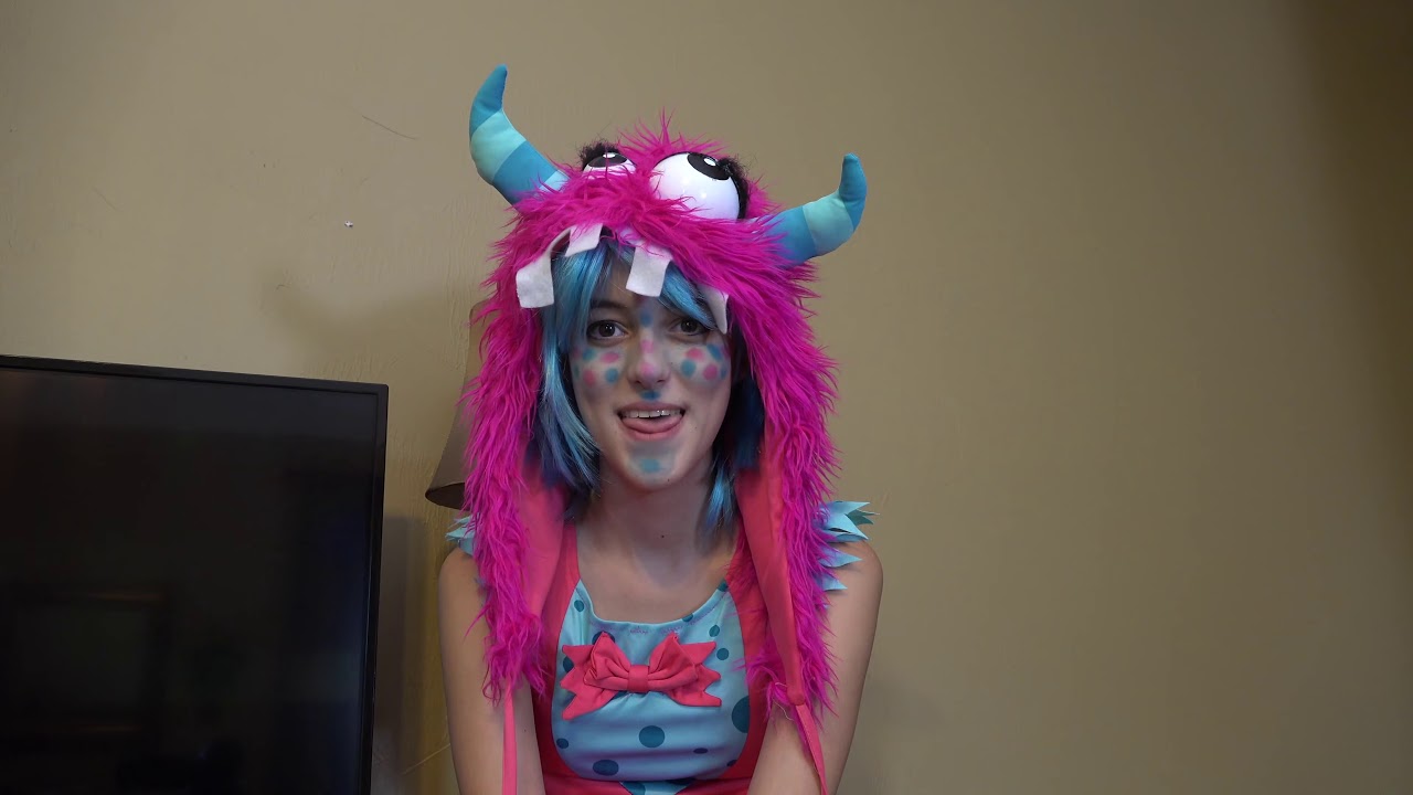 Princess Lucy's Pet Monster Escapes... GIANT Problem! - YouTube