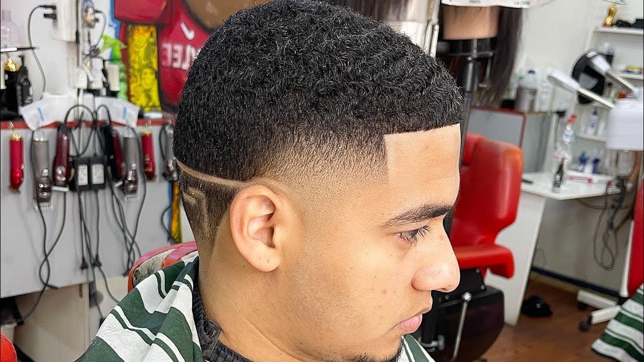 Como hacer un taper-fade mas diseño versace - YouTube