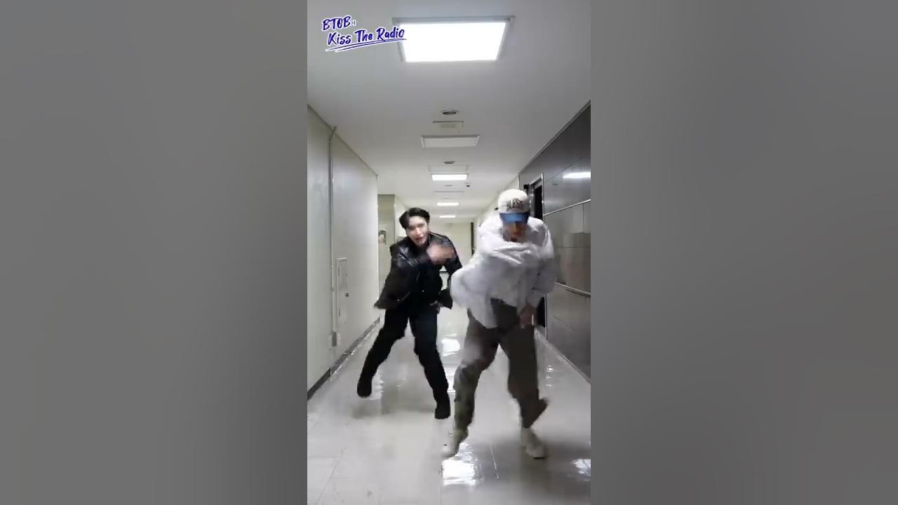 ATEEZ(에이티즈) 성화&산 ‘Guerrilla(게릴라)’ 챌린지 안무🖤 / [비투비의 키스 더 라디오] l KBS 220729 방송 - YouTube