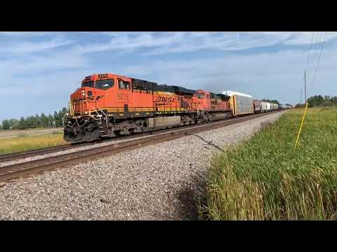 BNSF Manifest Cruising Into Wadena - YouTube