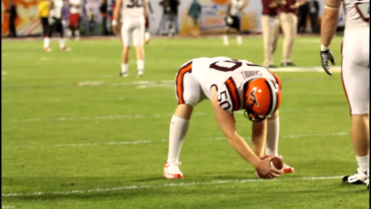 Long snappers practicing - YouTube