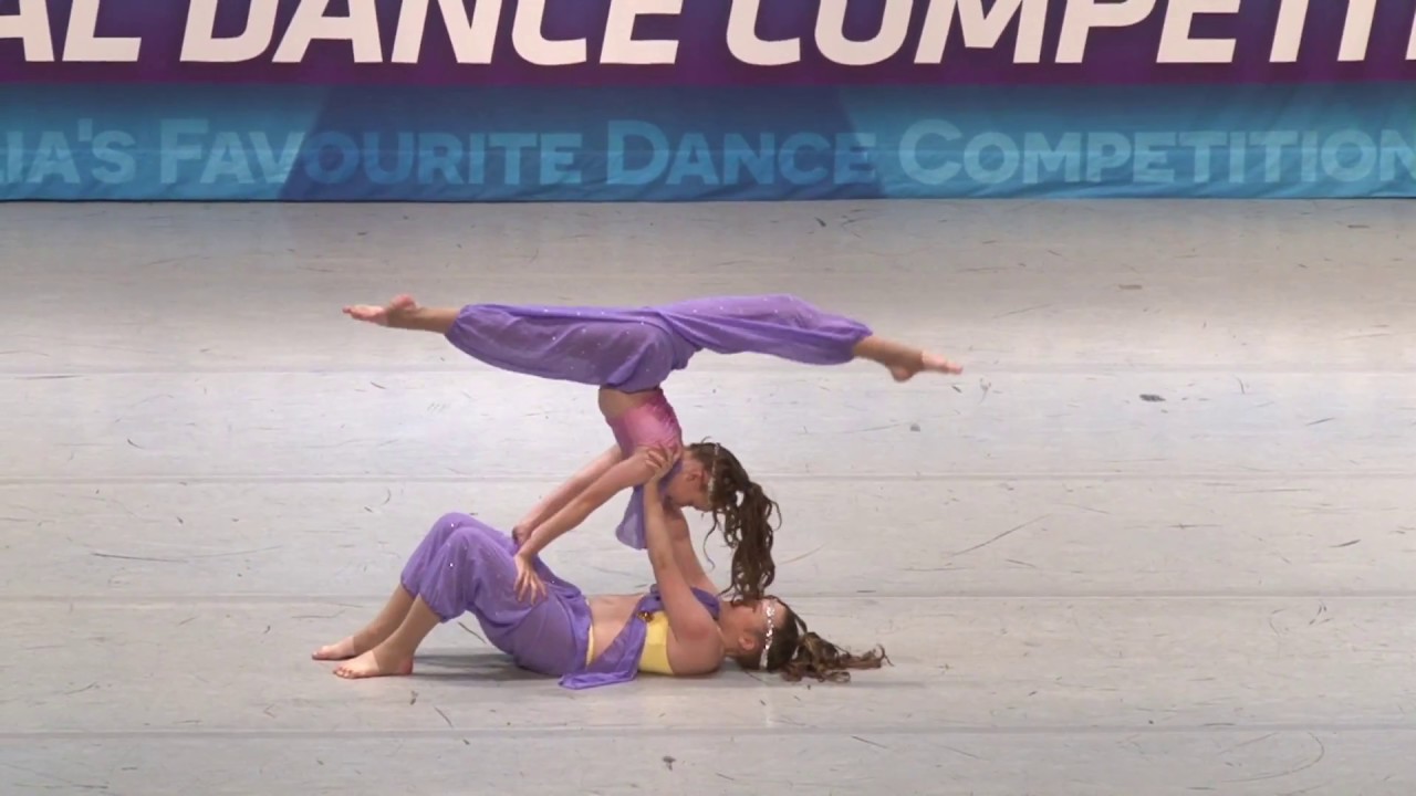 Evie and Macy Cawe - Arabian - Acrobatics duo - YouTube