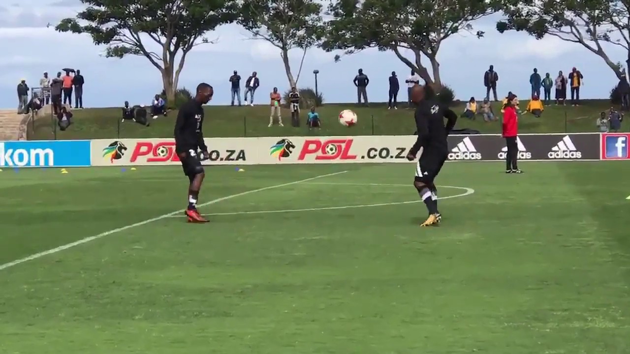 Thabo Qalinge and Thabo Rakhale showing off their football skills - YouTube