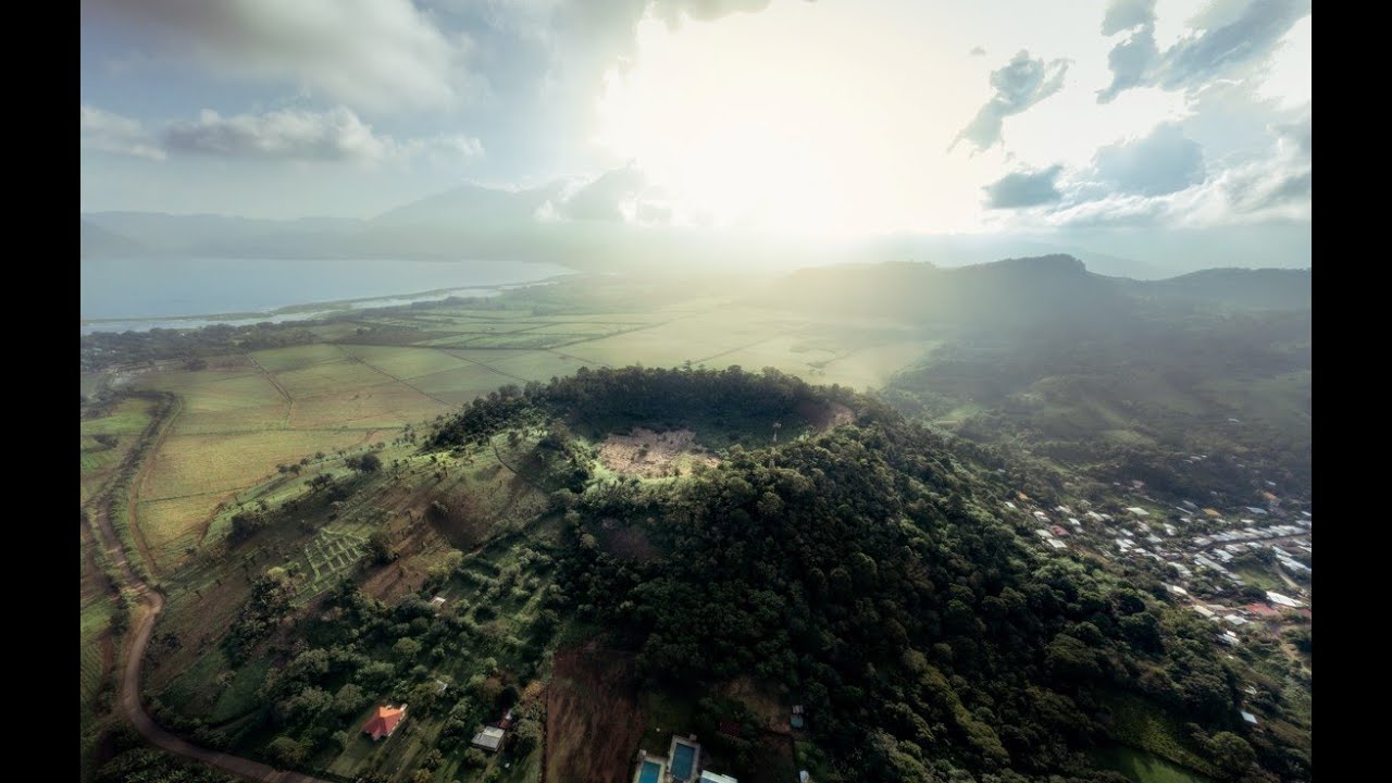 El campo volcánico del Lago de Yojoa, Honduras - YouTube