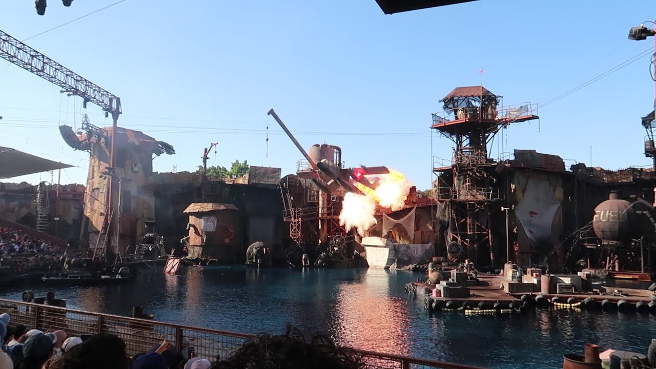 Waterworld Show Universal Hollywood - YouTube