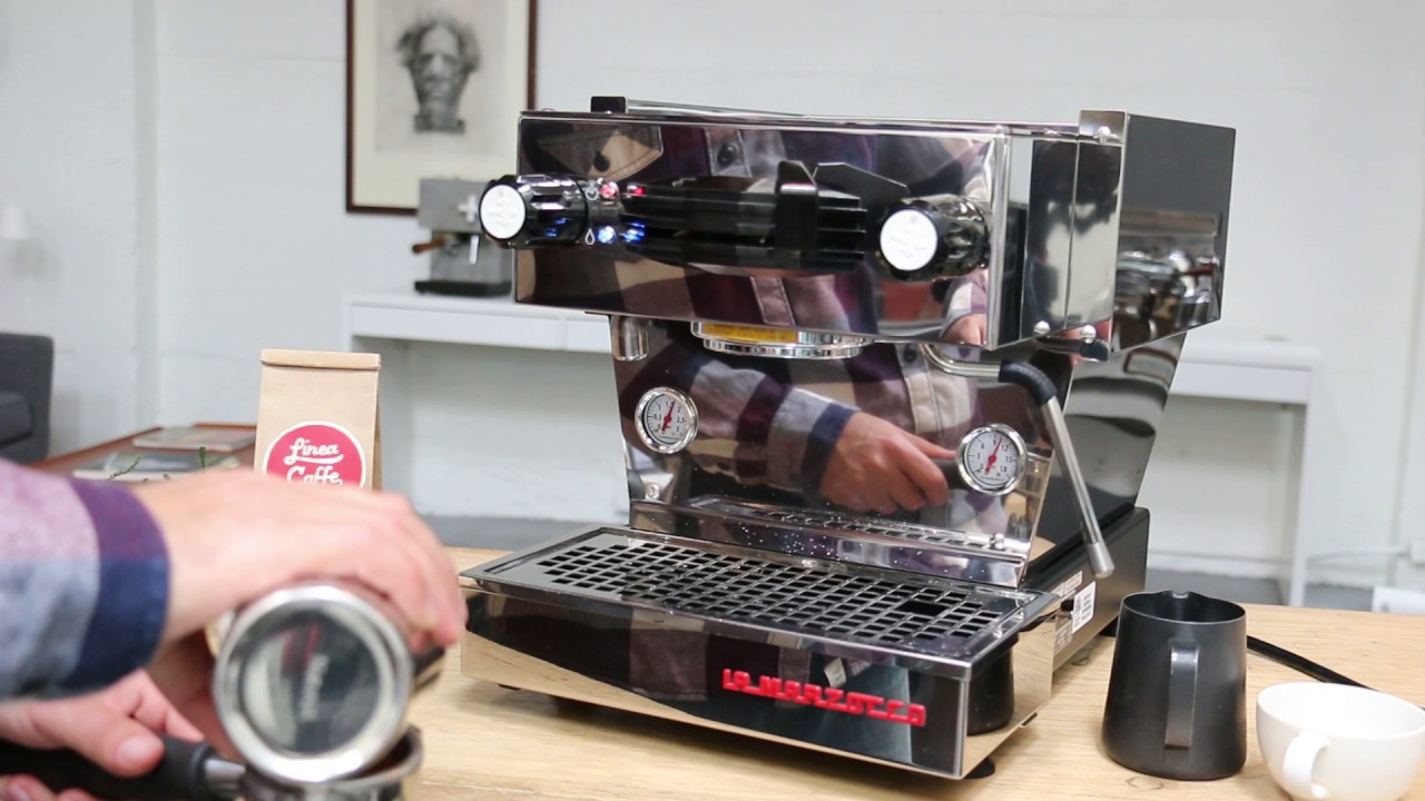 La Marzocco Linea Mini Latte Art Test 1076 - YouTube