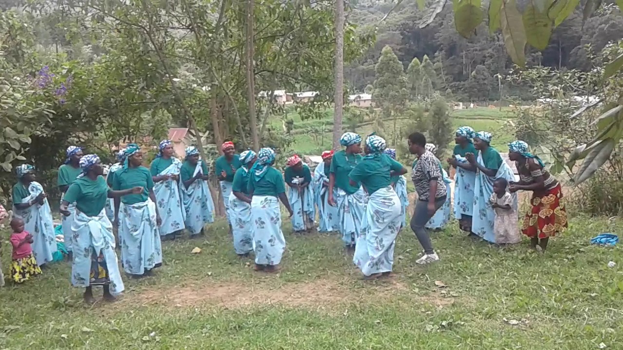 Bakiga Traditional Dance - YouTube