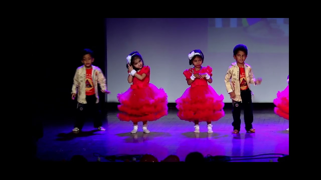 Aaha tamatar Bada Mazedar🍅😍 Dance performance by Playgroup kids - YouTube