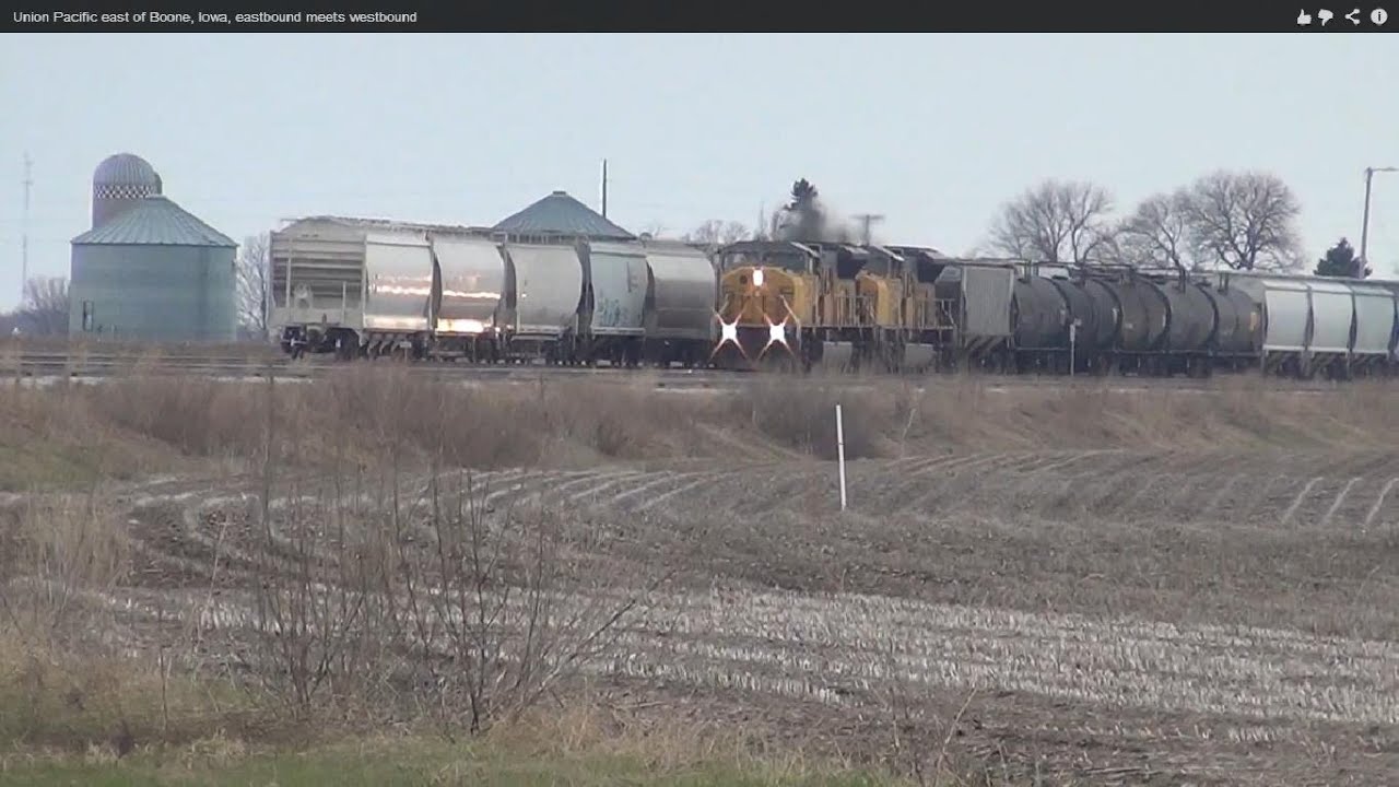 Union Pacific east of Boone, Iowa, eastbound meets westbound - YouTube