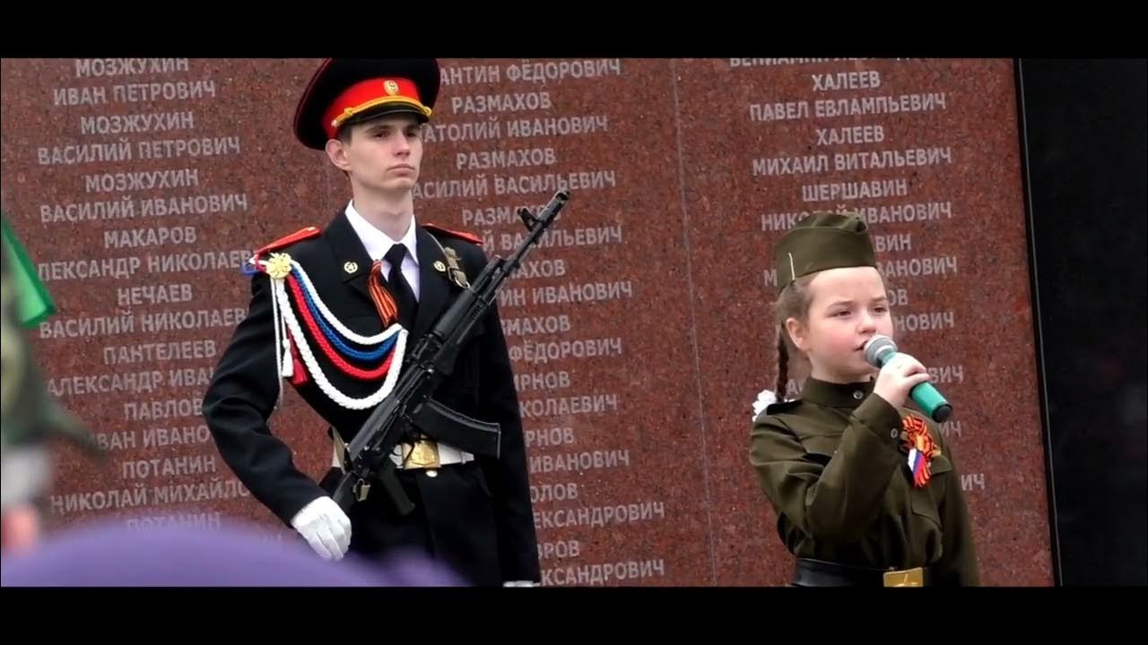 Маленькая артистка до слез читает стихи про войну Детям о Великой