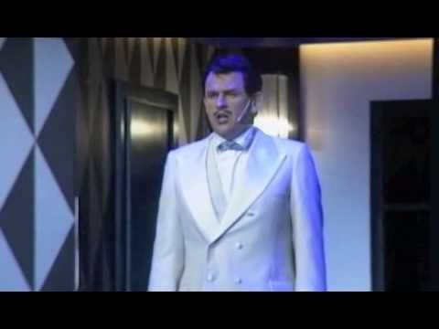 Florian Walter als King Marchand in "Victor/Victoria" - YouTube