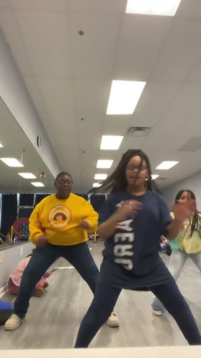 Chillin with my friends - YouTube