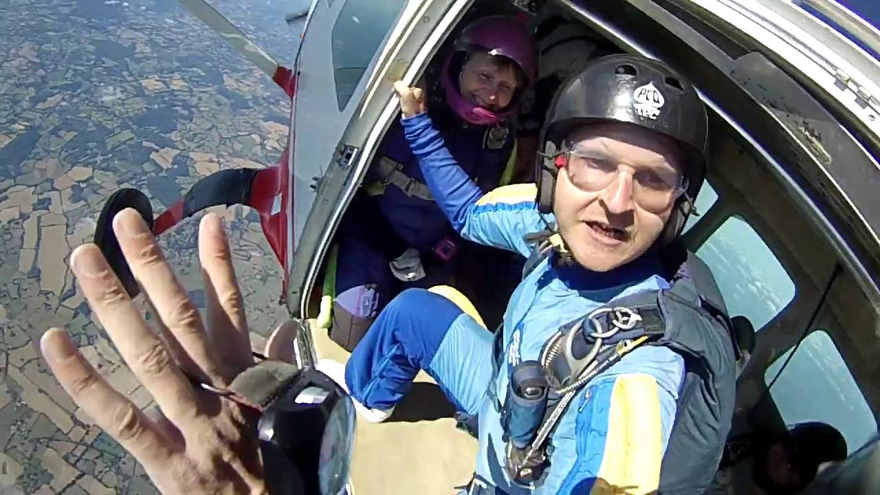 Martin Higgins - Skydiving at Headcorn (Kent, UK) - AFF Level 6 - Fail ...
