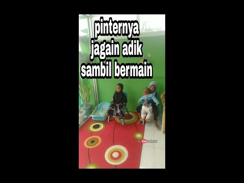 #Bermainbersama#Dirumahaja Pinternya jagain adik sambil bermain