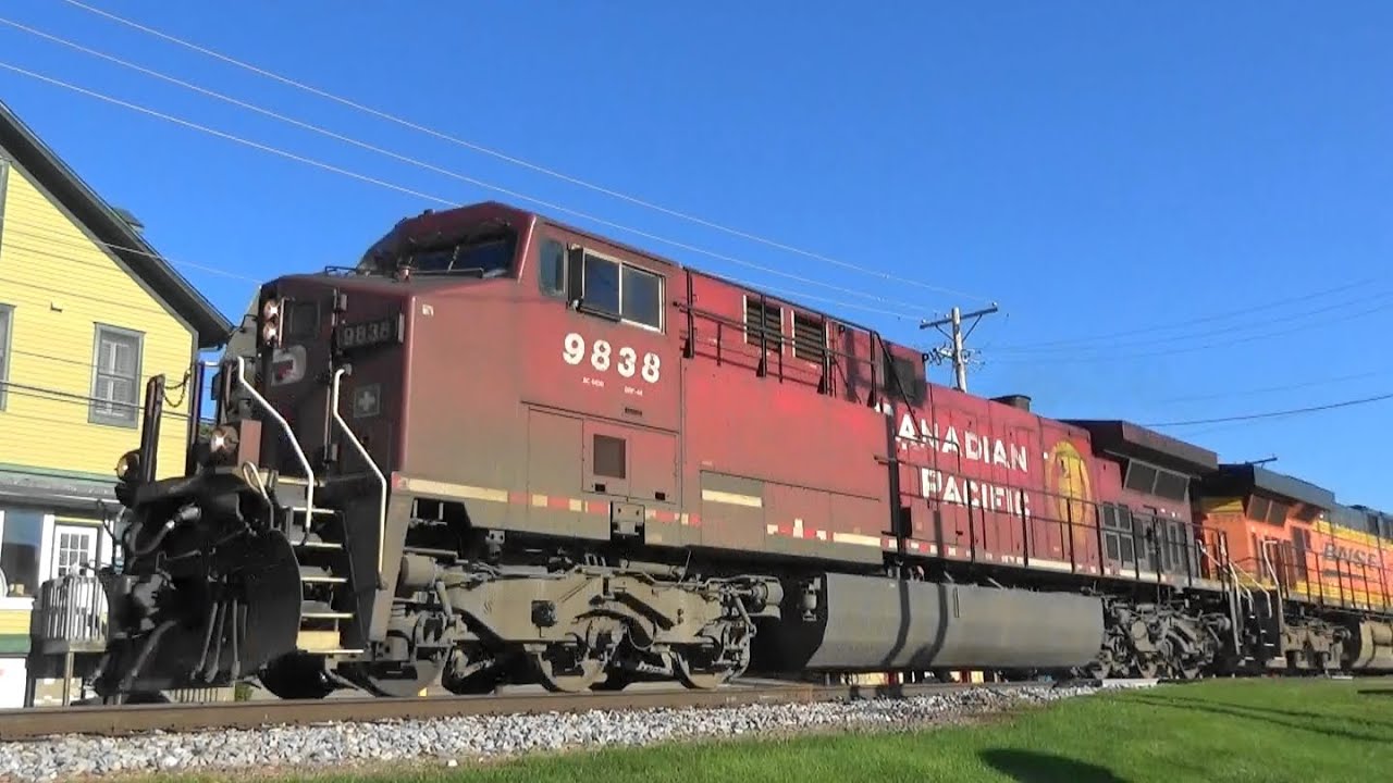 CP 9838 w/ BNSF & UP Power, LeClaire, IA, 7/28/20 - YouTube
