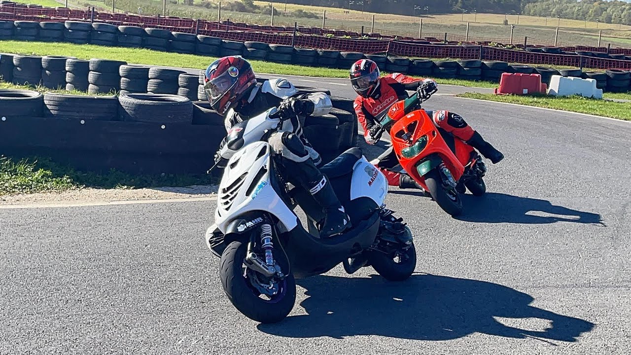 Chasing Adri Fox @ pit bike factory - YouTube