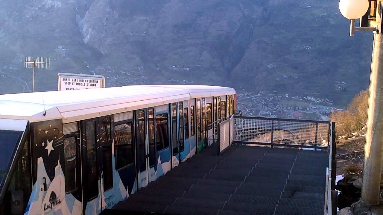 Arrivée funiculaire Arc 1600 (HD 720p) - YouTube