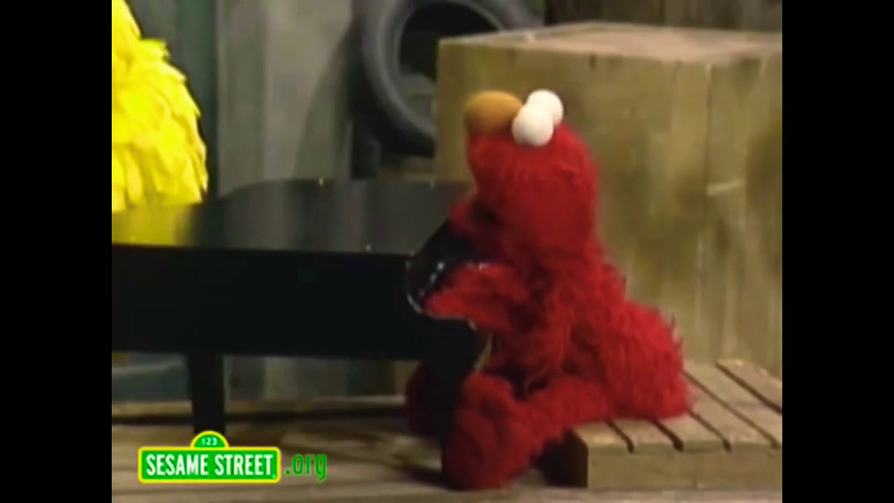 Elmo plays Crab Rave - YouTube