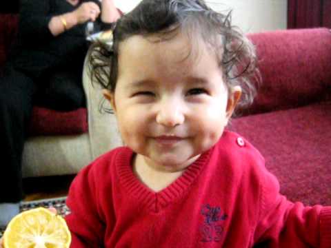 Damla Dila Limon Yiyor...