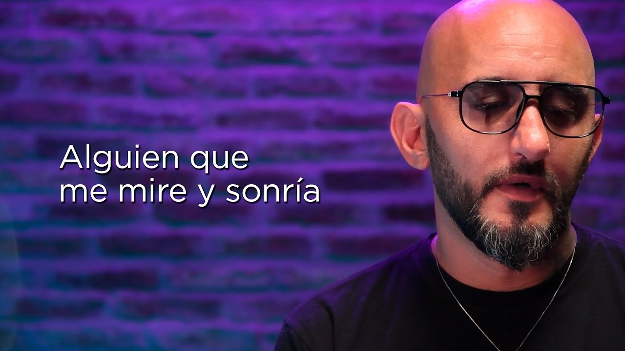 Alguien que me mire y sonría | El Pela Romero - YouTube