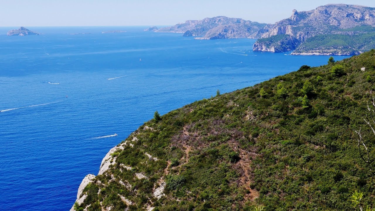 Cassis - Le Cap Canaille - Au bord des falaises Soubeyranes - YouTube