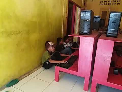 Di warnet lagi berak