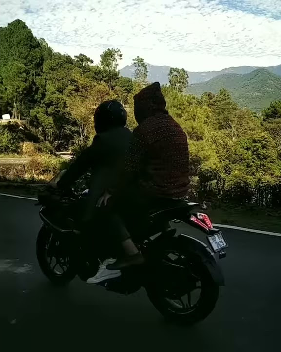 RS 200 | 2020 | Mountains | Pillion - YouTube
