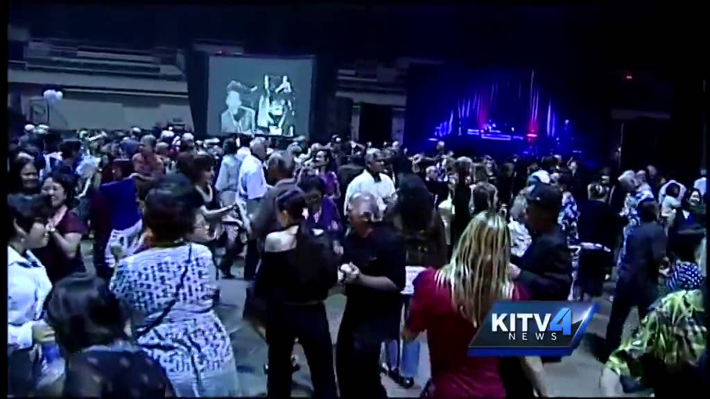 Hawaii's Tom Moffatt celebrates 50 years of music - YouTube