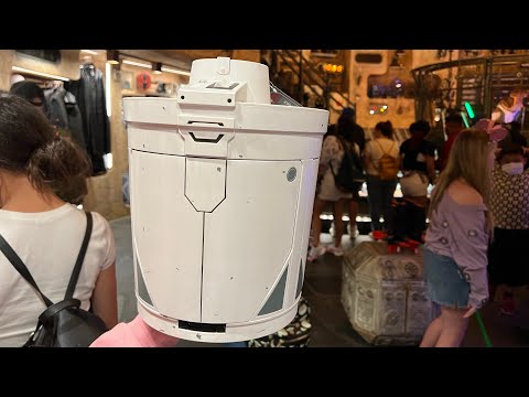 Hands on the Star WARS Camtono Safe from galaxy’s edge Disneyland