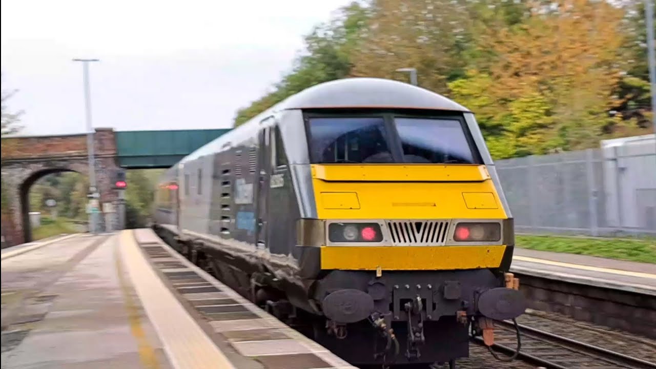 Trains at and around Hatton 25/10/2023 - YouTube