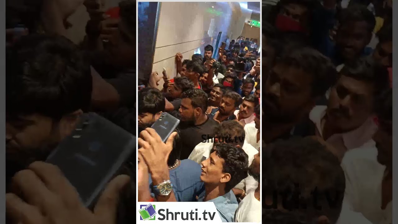 Simbu Mass Entry at Maanaadu Pre Release Event | STR | #Shorts - YouTube