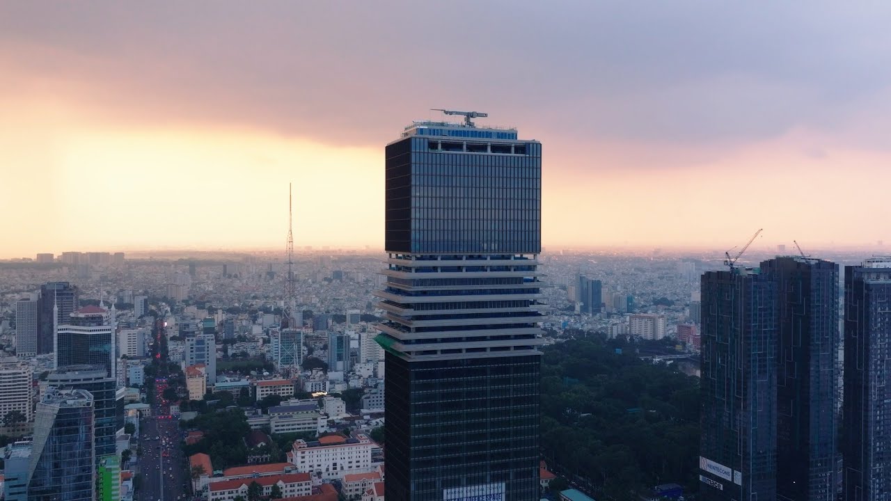 The completion of 240m-high façade icon Marina Central Tower - YouTube