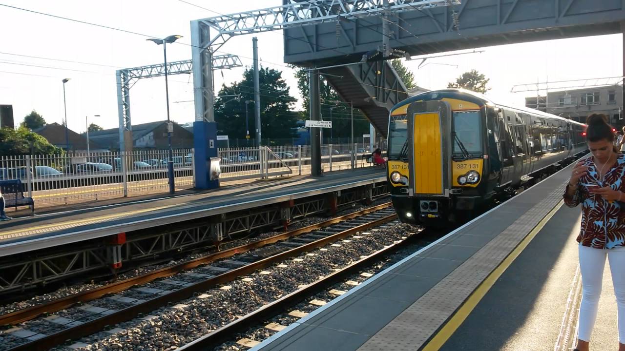 The new GWR Class 387/1 passes through Hayes and Harlington - YouTube