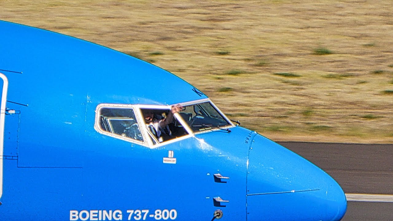 KIND PILOT Cockpit Window Open TUI B737 at Madeira Airport - YouTube