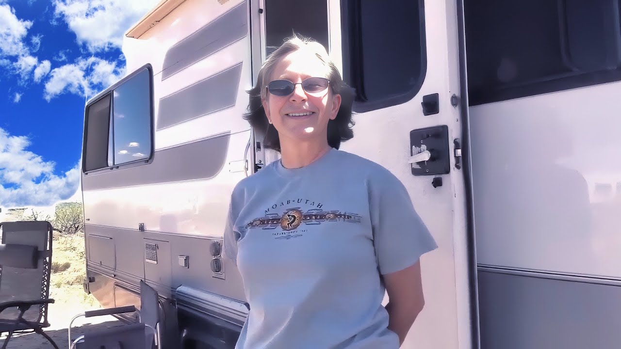 RV Tour Solo Woman Living in a Lazy Daze Class C RV - YouTube