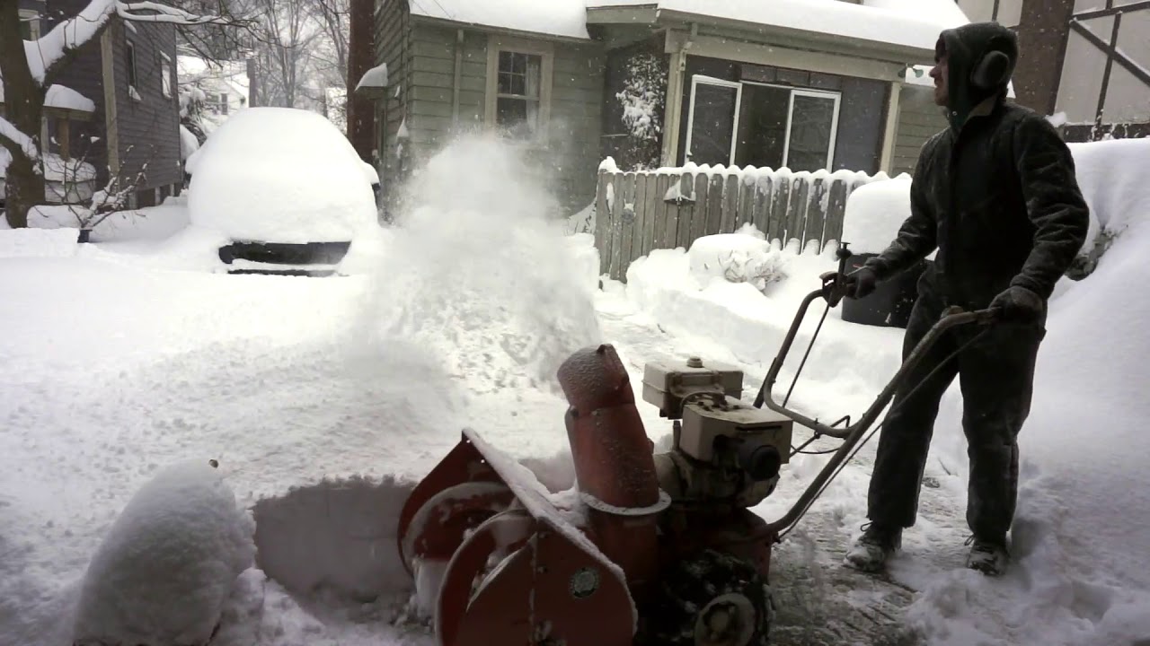 A big snowstorm on Christmas Day 2020 - YouTube