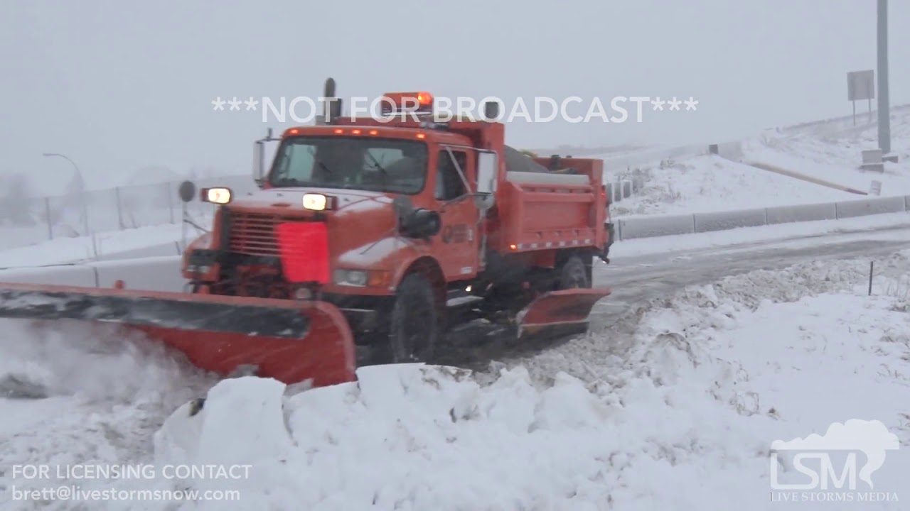 1-22-2018 Sioux City, IA stuck 18 wheeler - YouTube