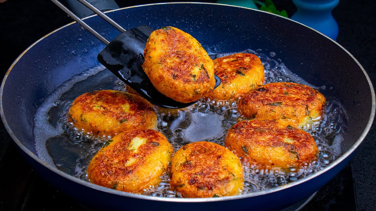 Délicieuse collation aux boulettes de pommes de terre aux légumes verts ...