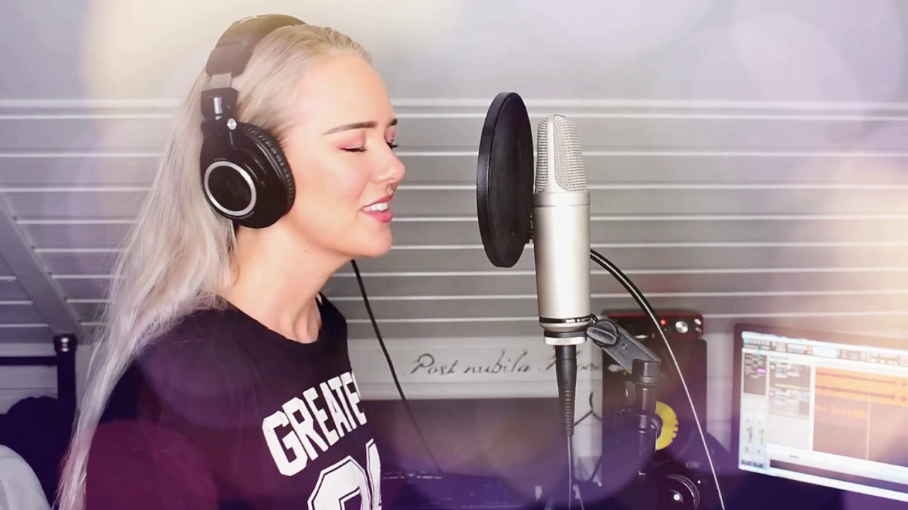 Six songs, six styles in to minutes - Emelie Hedblom - YouTube