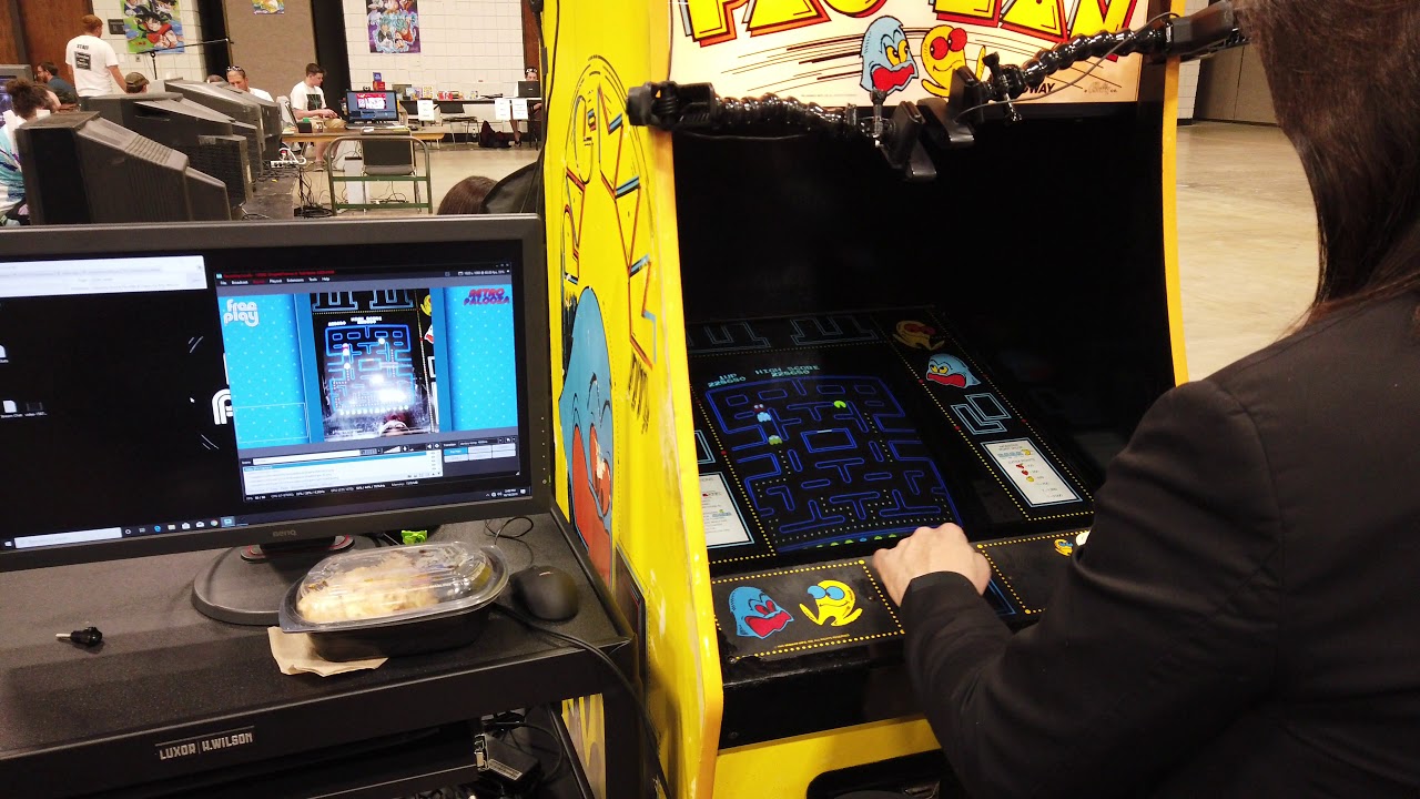 Behind the scenes clip of Billy Mitchell playing the Pac Man kill ...