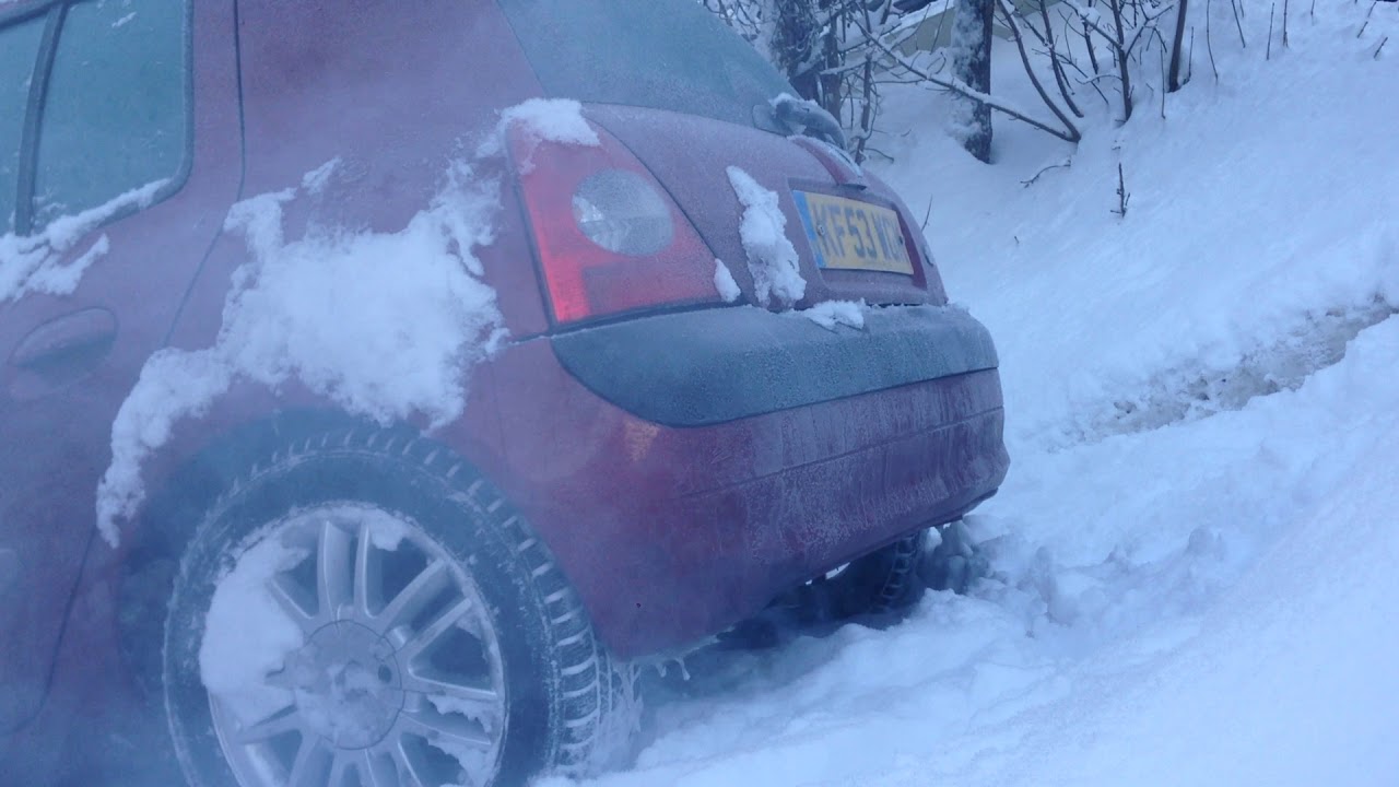 Renault Clio dCi -13C cold start - YouTube