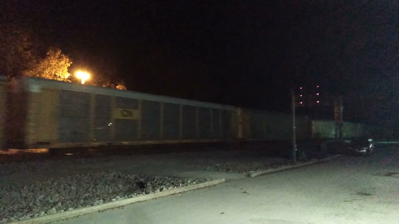 UP SD70M 4281 leads NS 224 through Burnside - YouTube