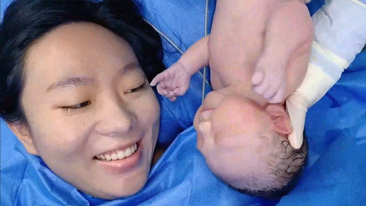 Mom laughed to see newborns | LIVE BIRTH VLOG | C-SECTION DELIVERY|What ...